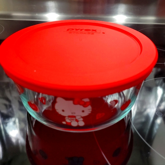 Pyrex | Kitchen | Pyrex Hello Kitty Decorated Glass Food Storage A Free ...